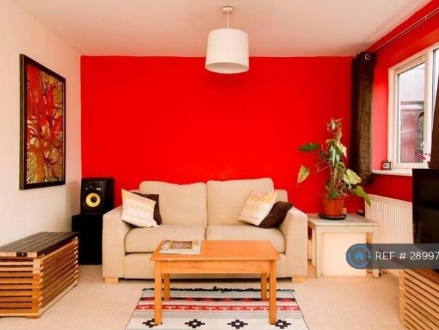 4 bedroom terraced house to rent
