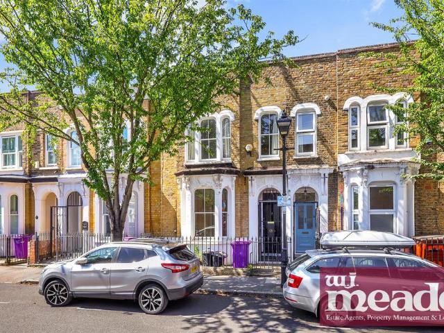 4 bedroom terraced house to rent