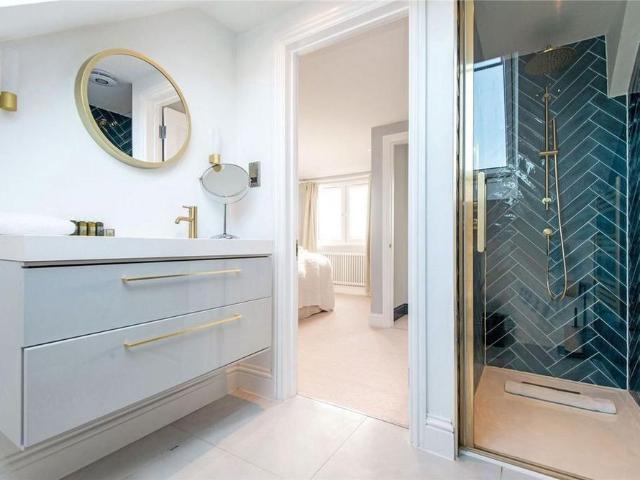 4 bedroom terraced house to rent