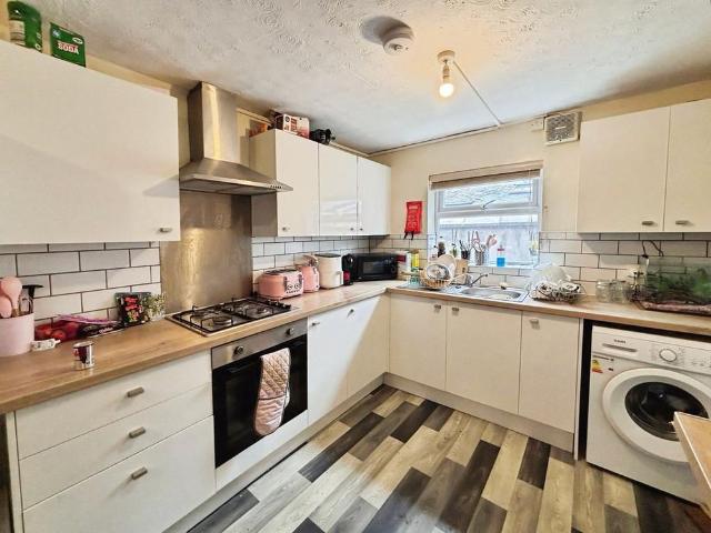 4 bedroom terraced house to rent