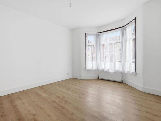 4 bedroom terraced house to rent