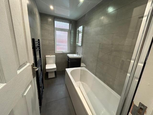 4 bedroom terraced house to rent