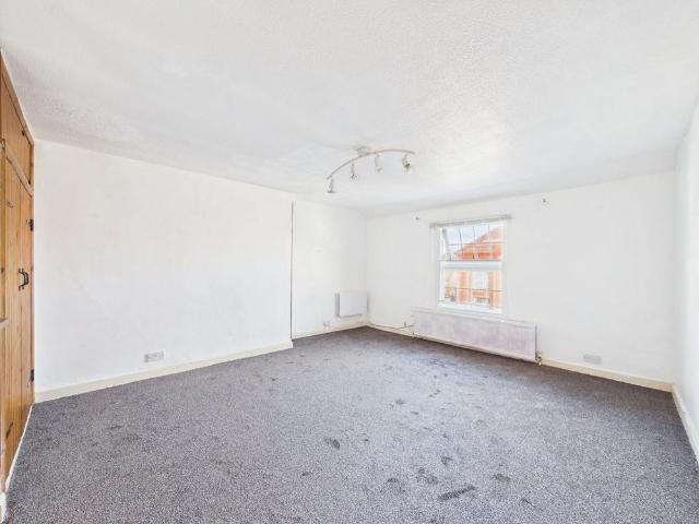 4 bedroom terraced house to rent