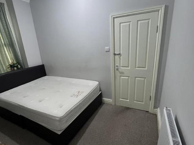 4 bedroom terraced house to rent