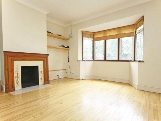 4 bedroom terraced house to rent