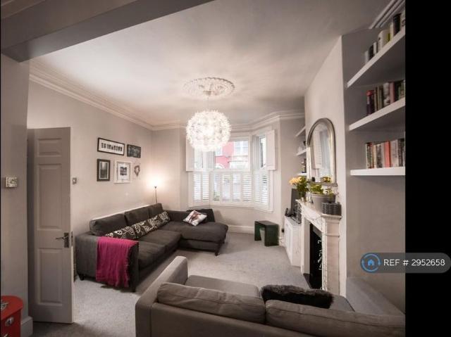 4 bedroom terraced house to rent