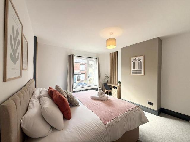 4 bedroom terraced house to rent
