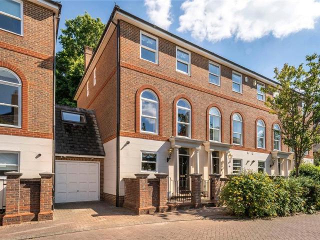 4 bedroom terraced house to rent