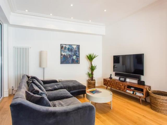 4 bedroom terraced house to rent