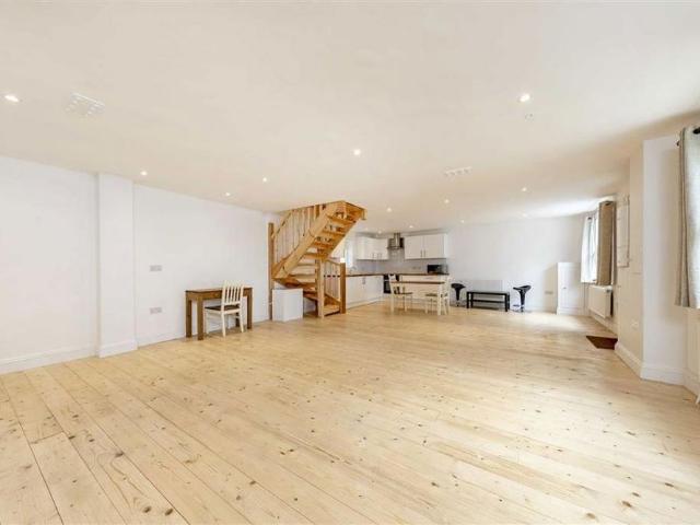 4 bedroom terraced house to rent