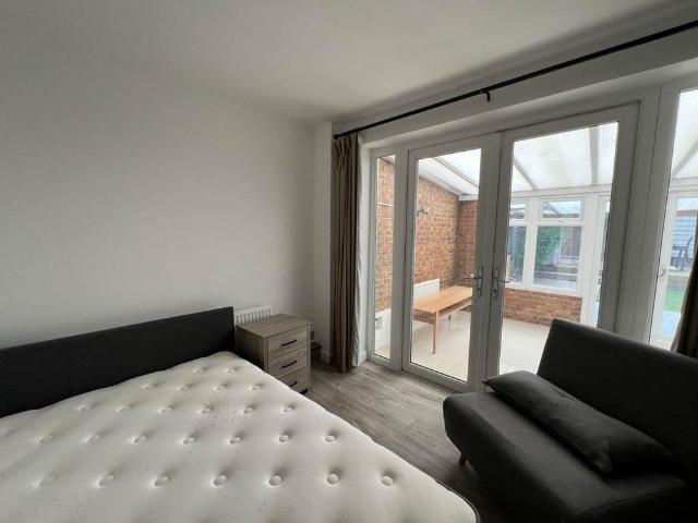 4 bedroom terraced house to rent