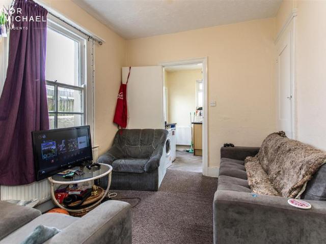 4 bedroom terraced house to rent
