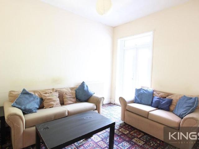 4 bedroom terraced house to rent