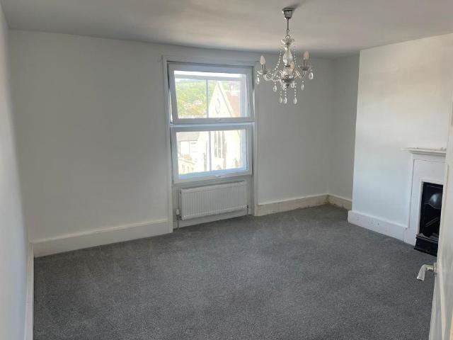 4 bedroom terraced house to rent