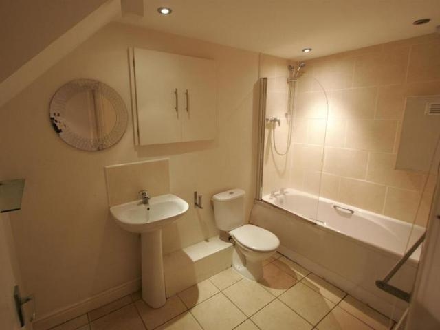 4 bedroom terraced house to rent