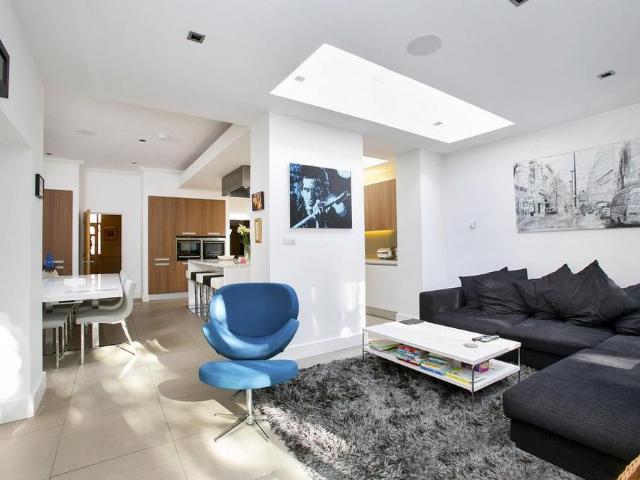 4 bedroom terraced house to rent