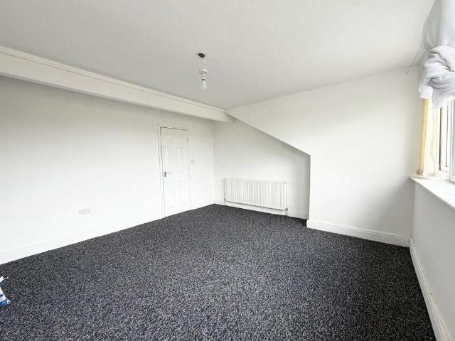 4 bedroom terraced house to rent