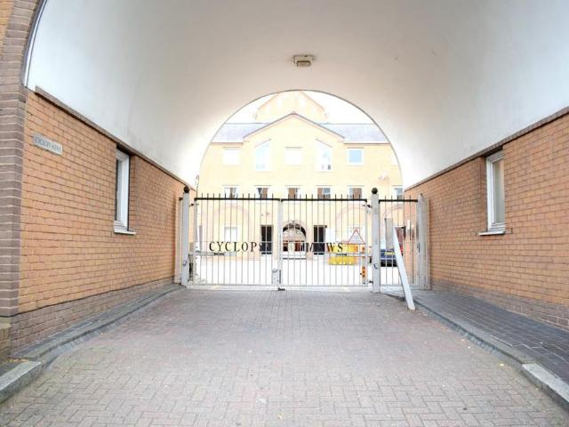 4 bedroom terraced house to rent