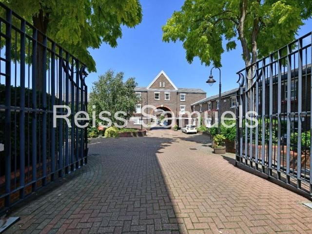 4 bedroom terraced house to rent