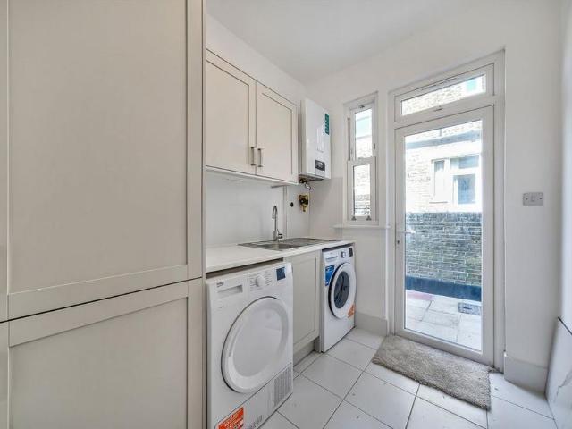 5 bedroom terraced house to rent