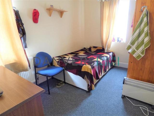 4 bedroom terraced house to rent