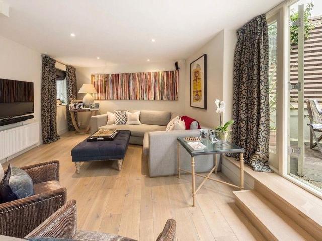 4 bedroom terraced house to rent