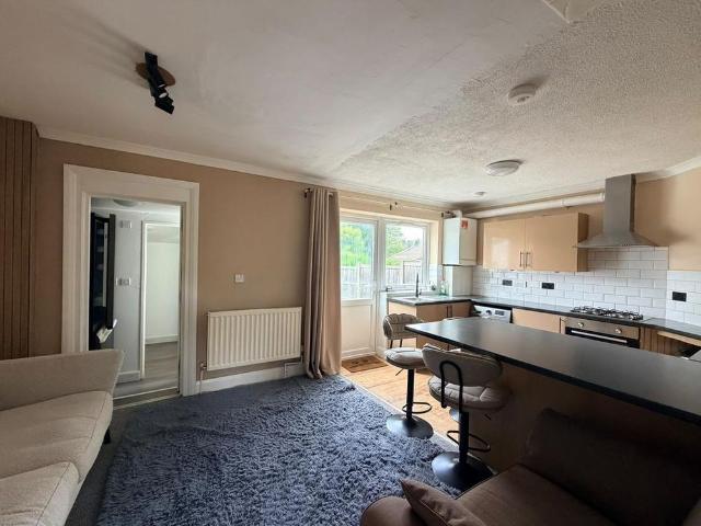 4 bedroom terraced house to rent