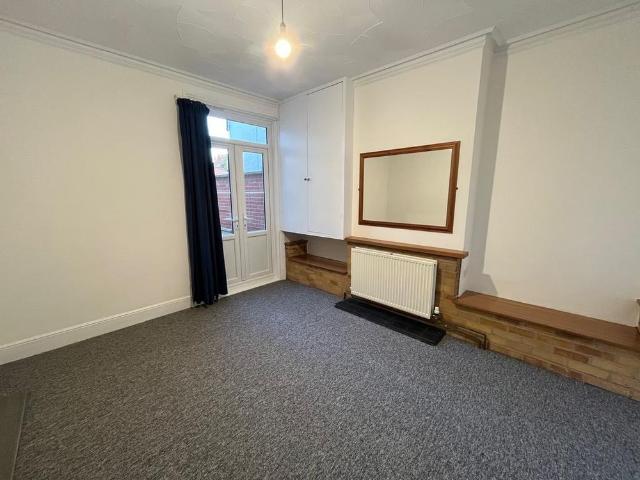 4 bedroom terraced house to rent