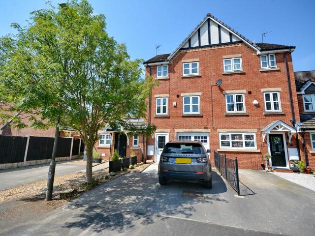 4 bedroom terraced house to rent