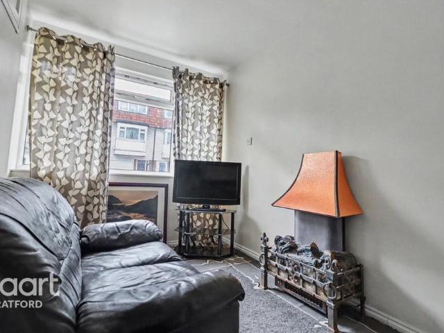 4 bedroom terraced house to rent