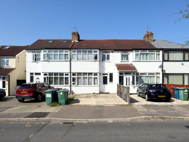 4 bedroom terraced house to rent