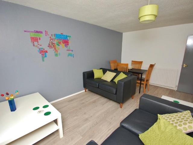 4 bedroom terraced house to rent