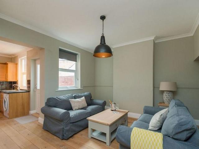 4 bedroom terraced house to rent