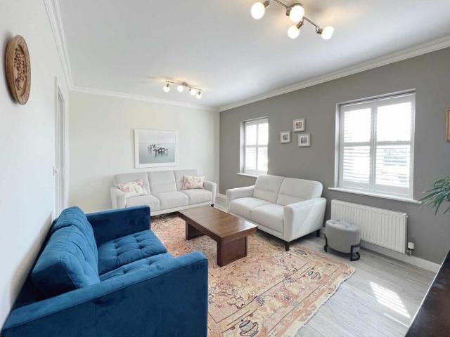 4 bedroom terraced house to rent