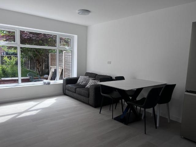 4 bedroom terraced house to rent