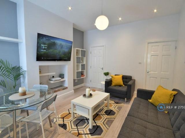 4 bedroom terraced house to rent