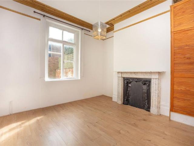 4 bedroom terraced house to rent