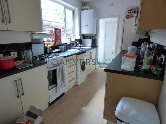 4 bedroom terraced house to rent