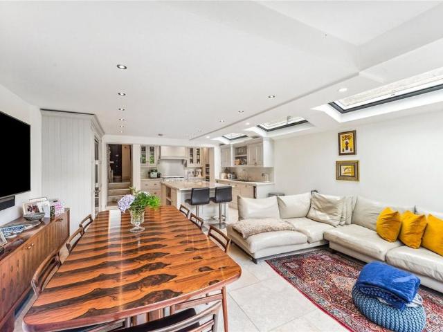 4 bedroom terraced house to rent