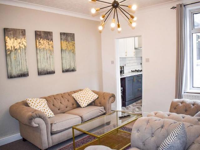 4 bedroom terraced house to rent