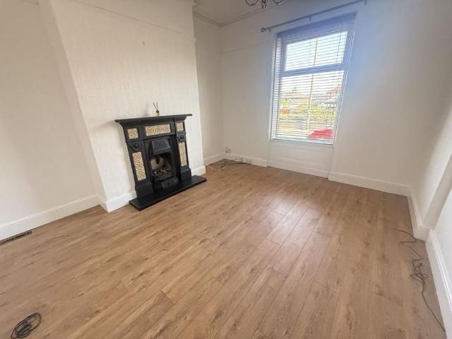 4 bedroom terraced house to rent