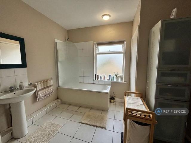 4 bedroom terraced house to rent