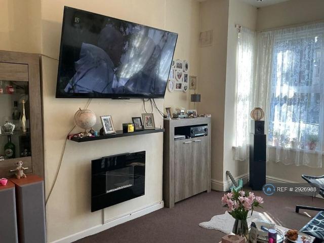 4 bedroom terraced house to rent