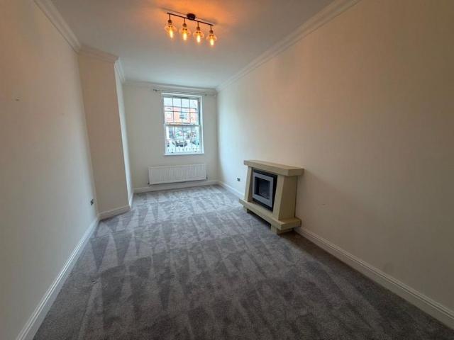 4 bedroom terraced house to rent