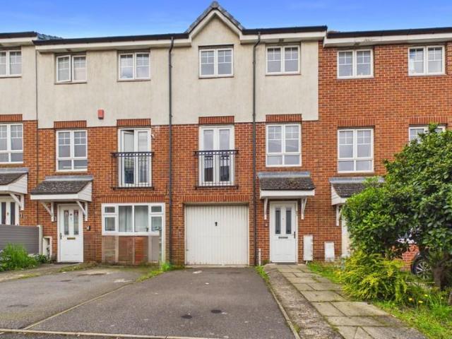 4 bedroom terraced house to rent