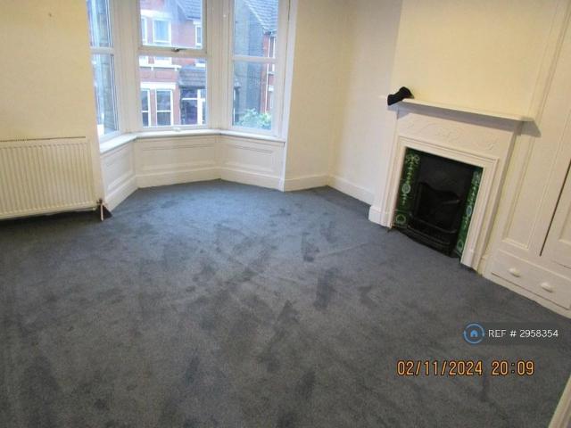 4 bedroom terraced house to rent