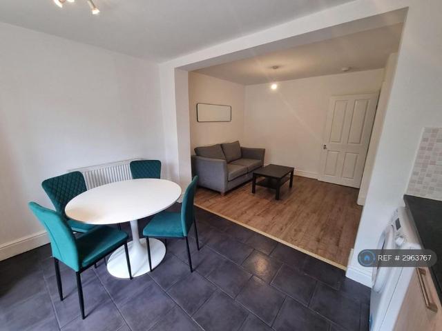 4 bedroom terraced house to rent