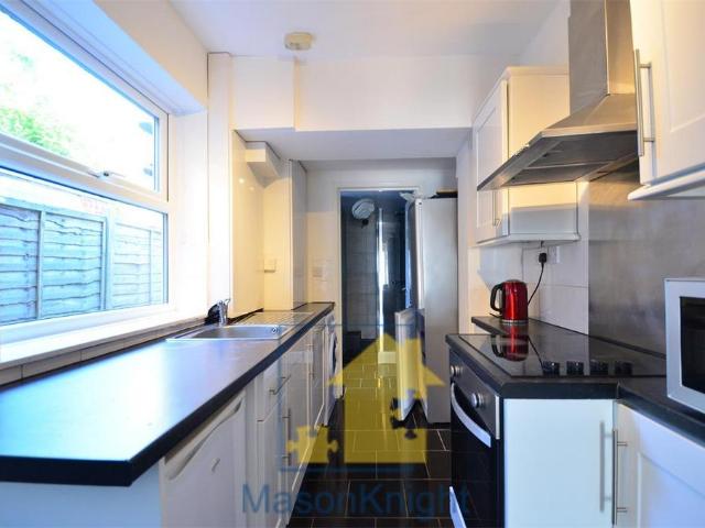 4 bedroom terraced house to rent