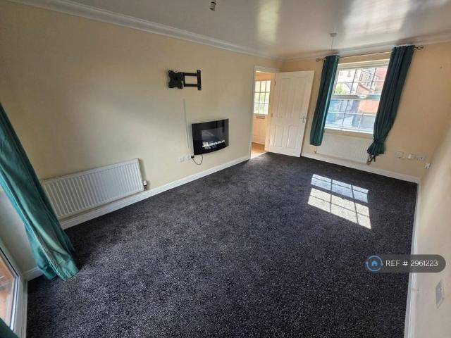4 bedroom terraced house to rent