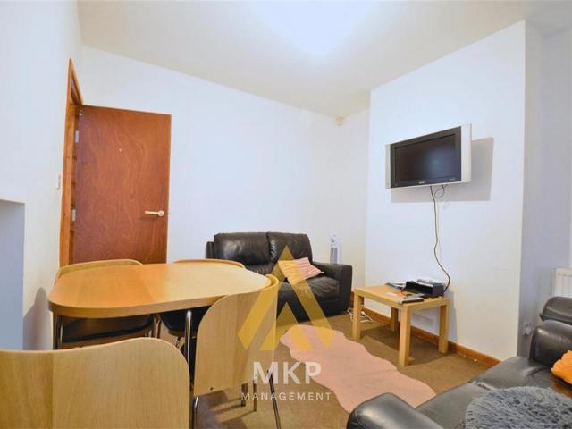 4 bedroom terraced house to rent